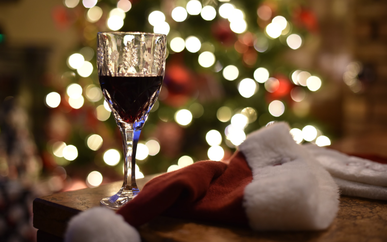 8 Wine Gift Ideas Under $40 for Wine Lovers - La Fata Cellars